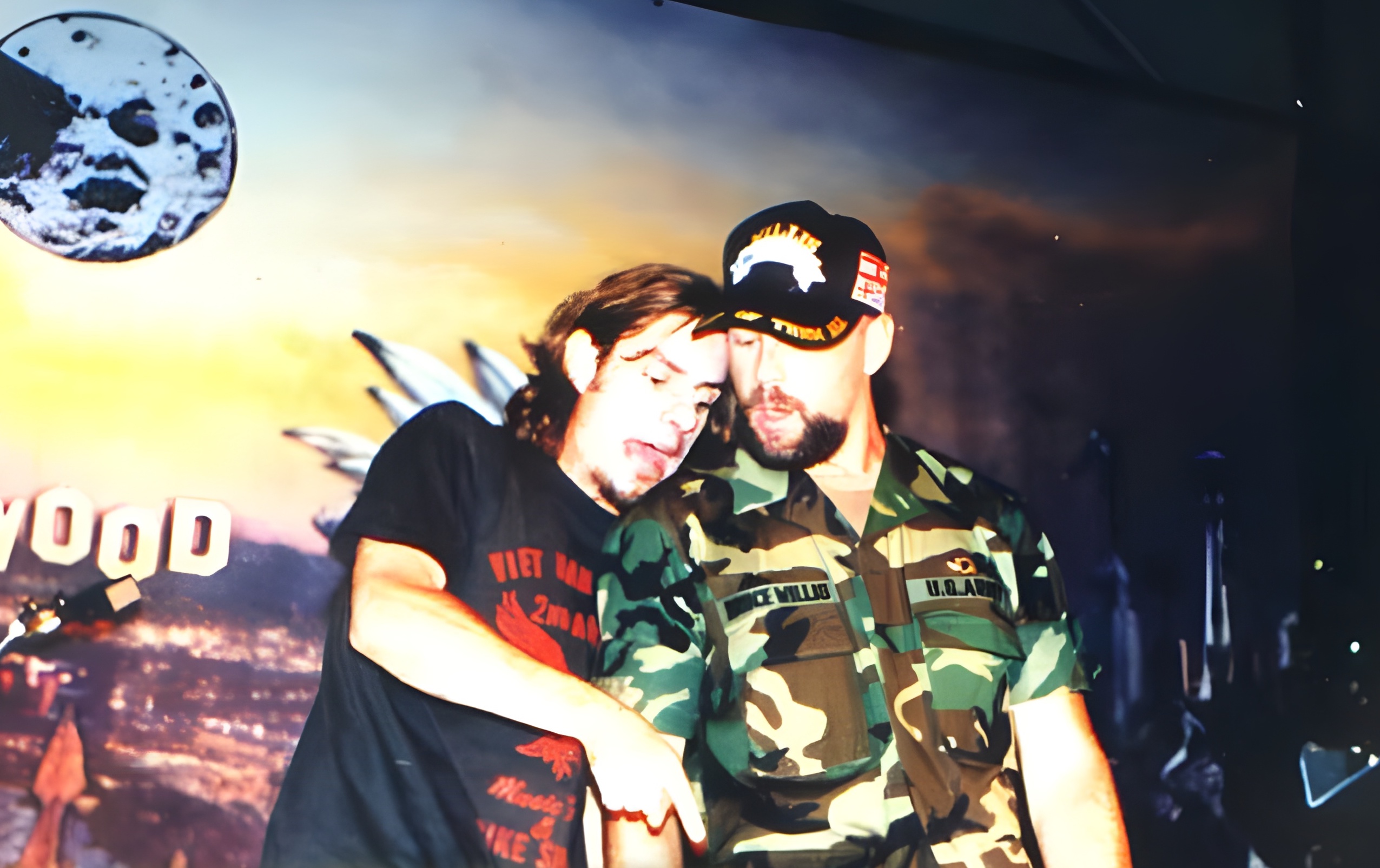 Photos: Lester Butler, Bruce Willis and the Planet Hollywood band – No ...