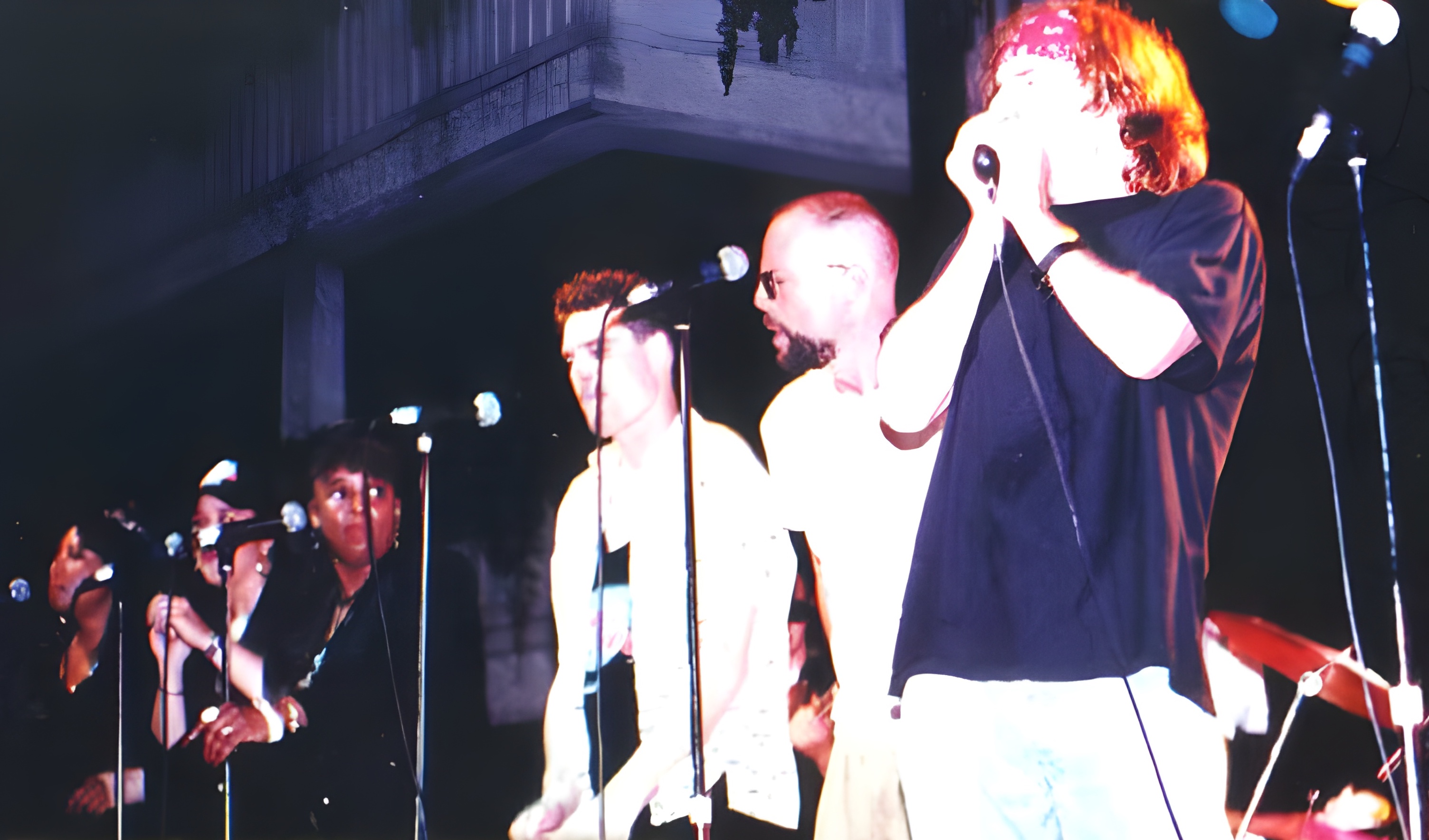 Photos: Lester Butler, Bruce Willis and the Planet Hollywood band – No ...